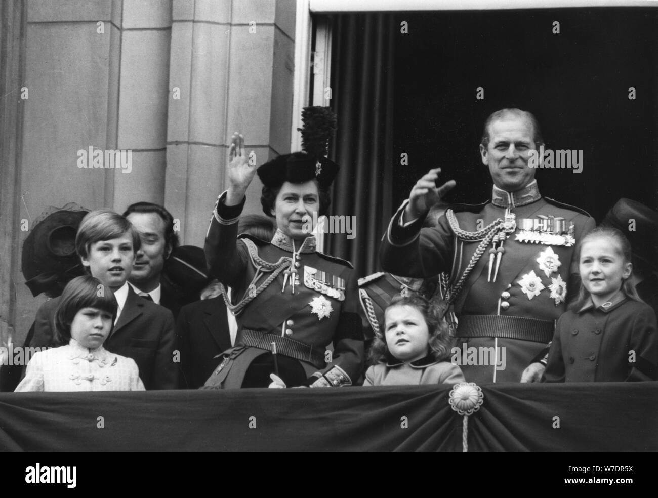 Child waving queen elizabeth hi-res stock photography and images - Alamy