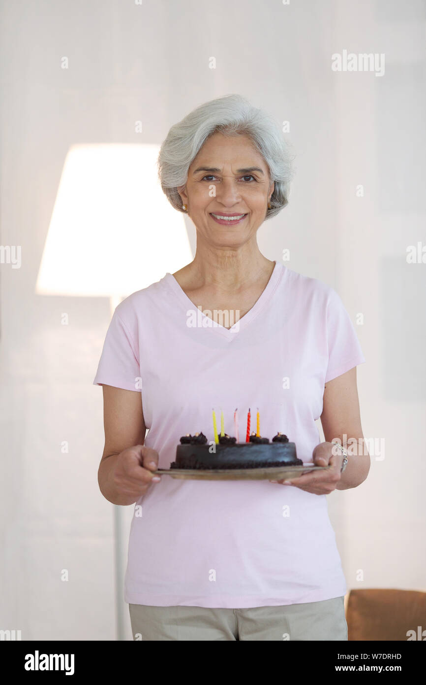 Senior woman holding birthday cake hi-res stock photography and images ... Senior woman holding birthday cake hi-res stock photography and images ...