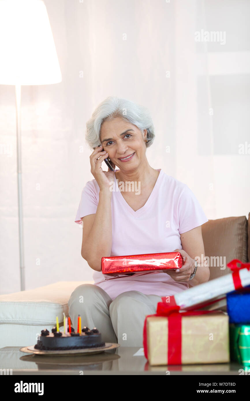 Cake gift box hi-res stock photography and images - Alamy