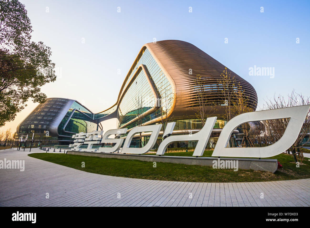 Sky soho shanghai hi-res stock photography and images - Alamy