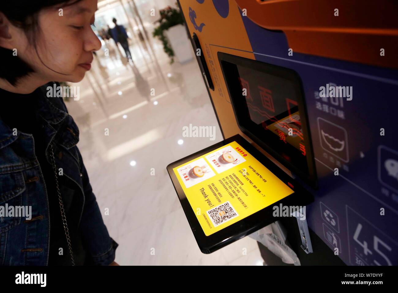 Mobile vending machine hi-res stock photography and images - Alamy