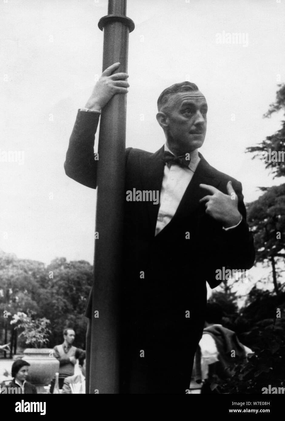 Portrait british actor sir alec guinness Black and White Stock Photos ...