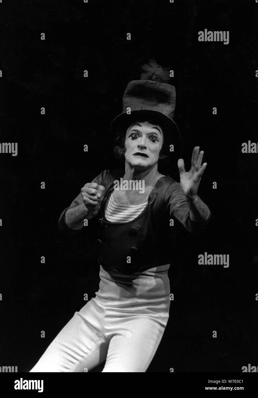 Marcel marceau mime hi-res stock photography and images - Alamy
