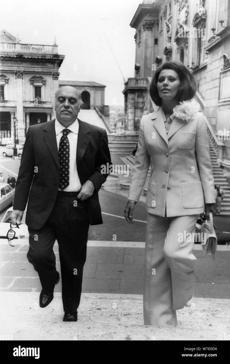Actress sophia loren carlo ponti hi-res stock photography and images - Alamy