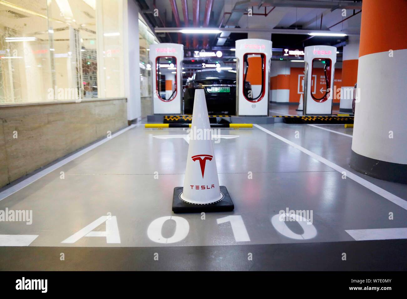 Interior view of the world's largest Supercharger station of Tesla ...