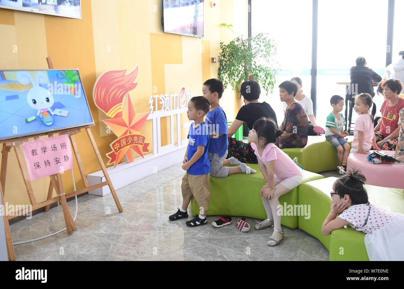 Huzhou, China's Zhejiang Province. 6th Aug, 2019. Children watch ...