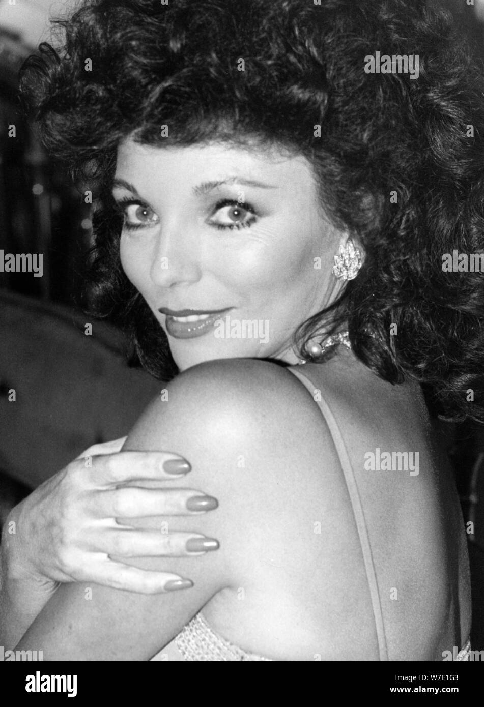Joan Collins Black and White Stock Photos & Images - Alamy