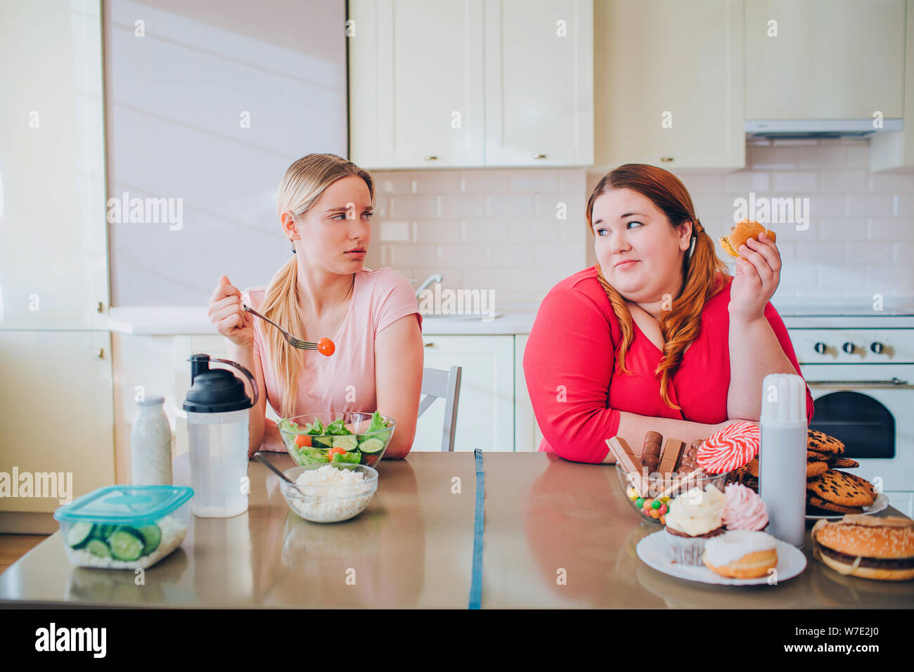 Well built woman hi-res stock photography and images - Alamy