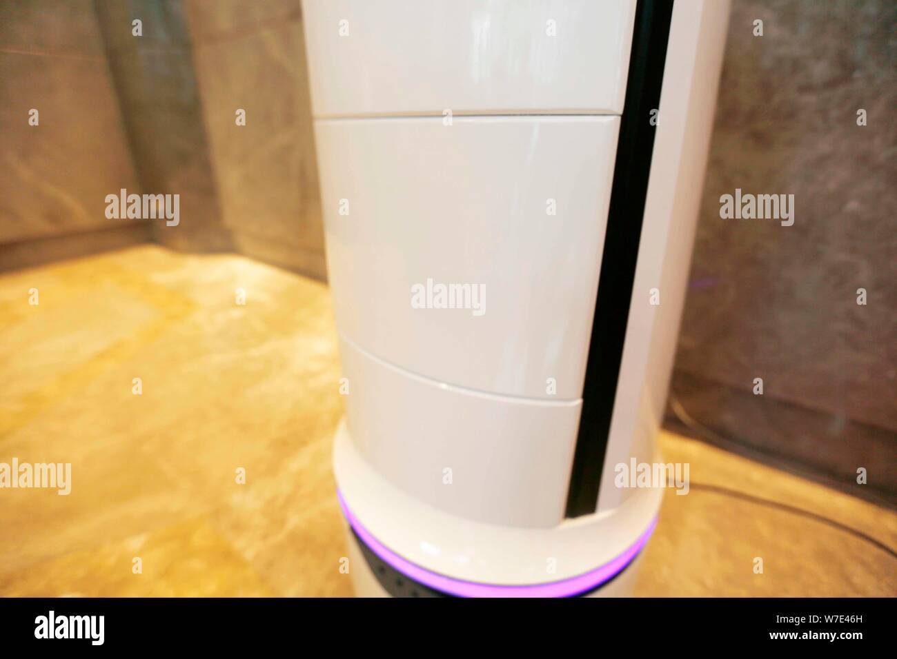 China's first smart food delivery robot developed by Eleme.com's future ...