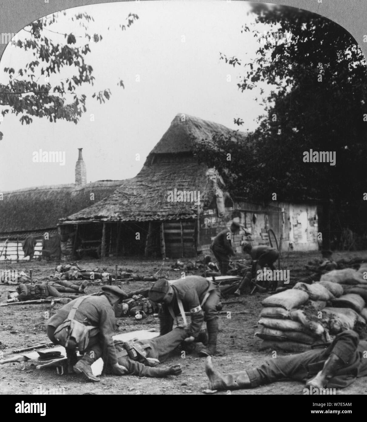 Stretcher bearers ww1 Black and White Stock Photos & Images - Alamy