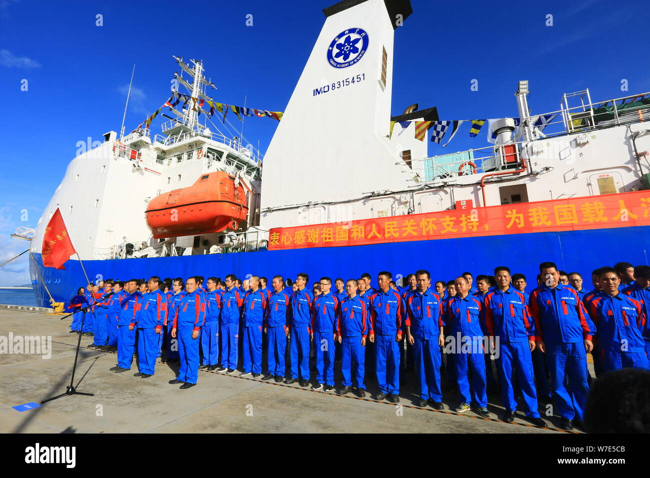 Scientists pose after the mother ship, Tansuo-1, carrying China's ...