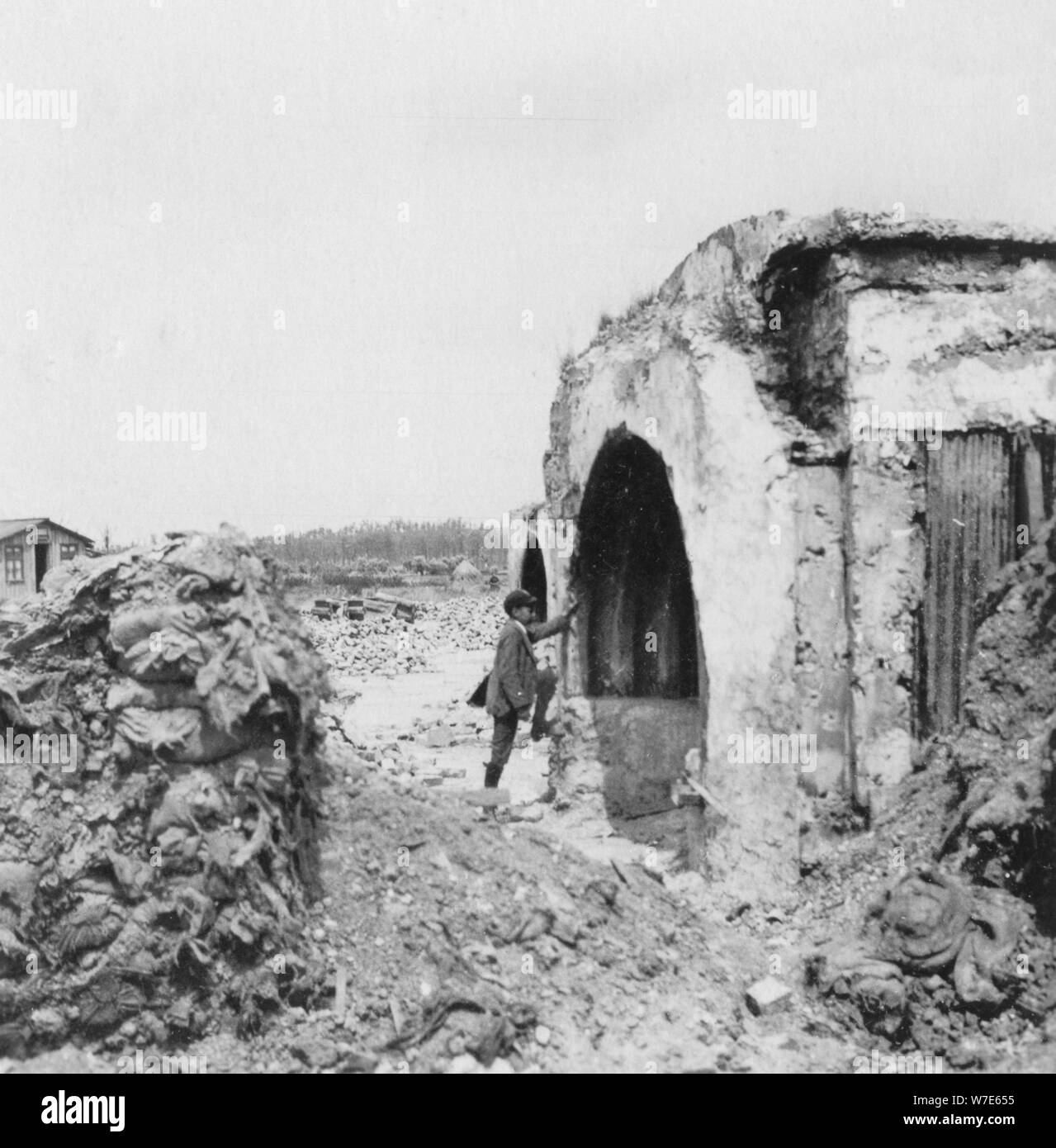 Ww1 trench shelter hi-res stock photography and images - Alamy