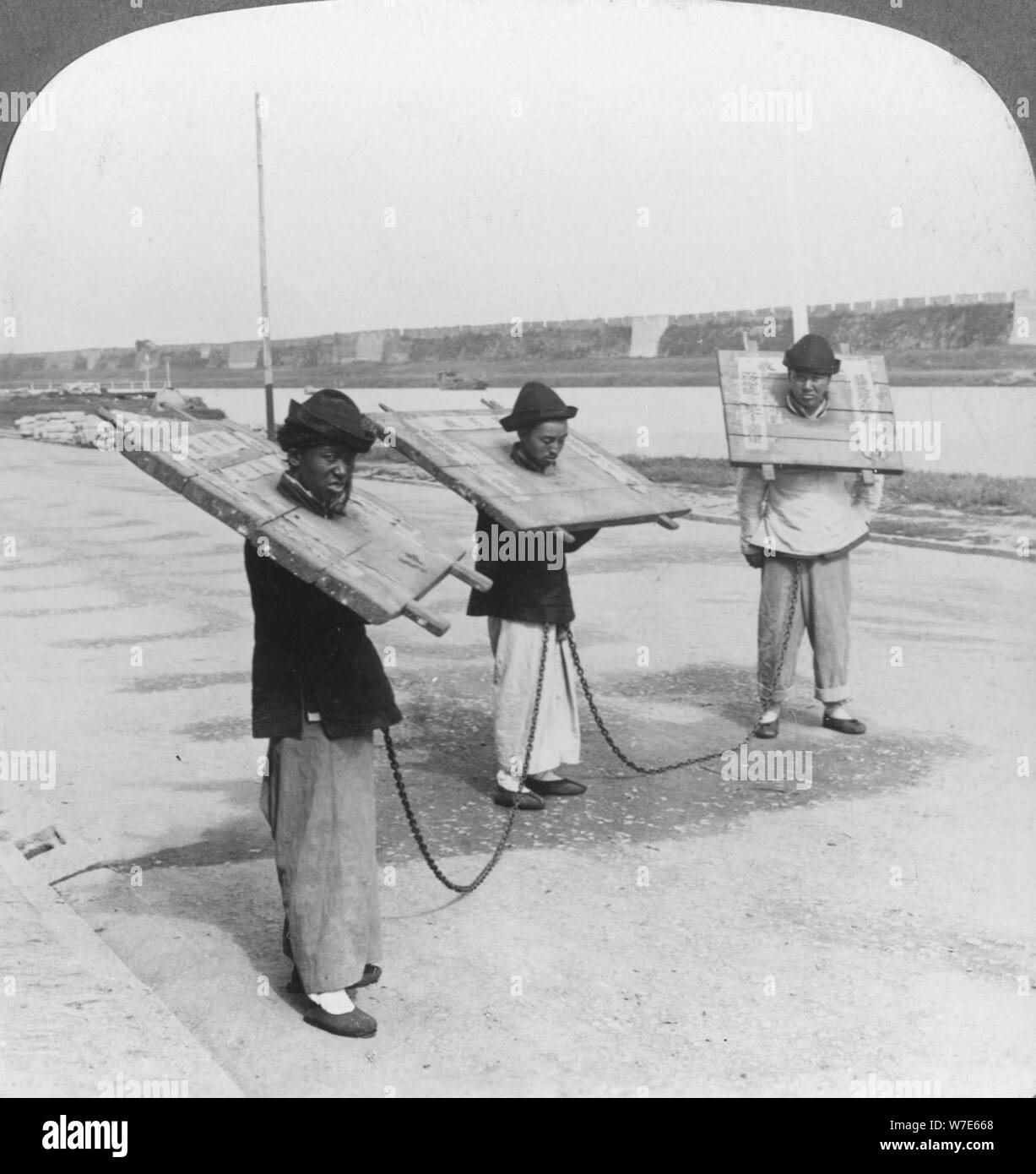 Chain gang 1900s hi-res stock photography and images - Alamy