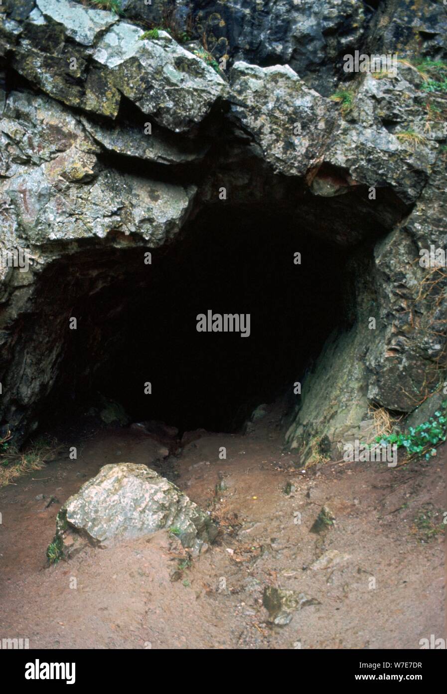 Stone age cave dwelling hi-res stock photography and images - Alamy