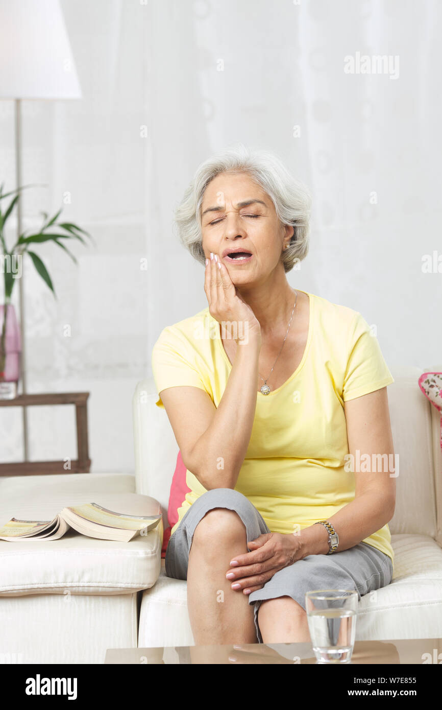 Toothache old woman tooth pain hi-res stock photography and images - Alamy