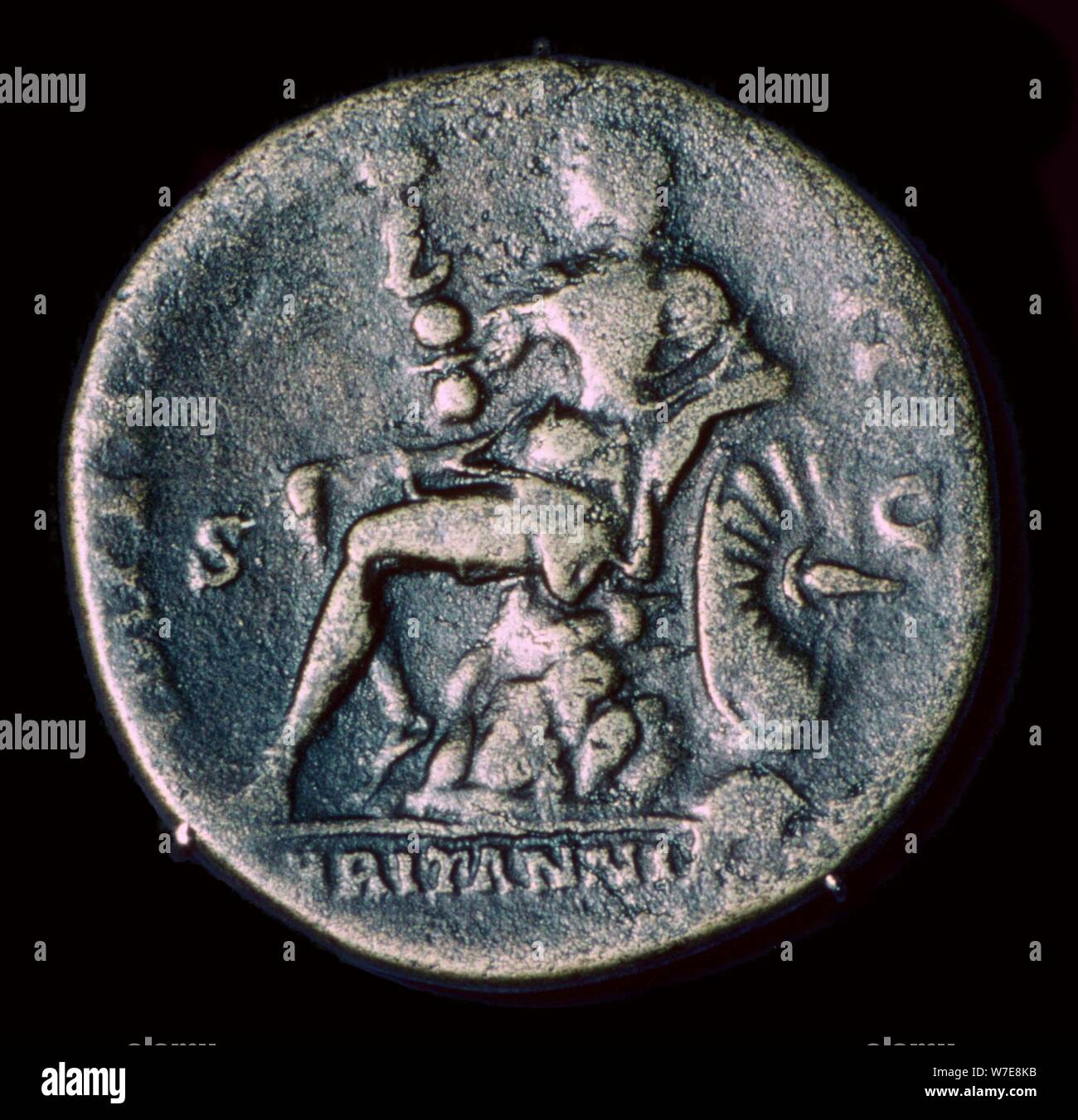 Female britannia the hi-res stock photography and images - Alamy