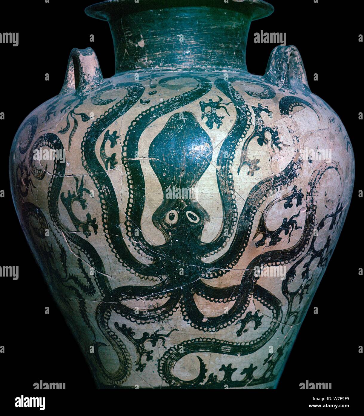 Mycenaean palace amphora with octopus hi-res stock photography and ...