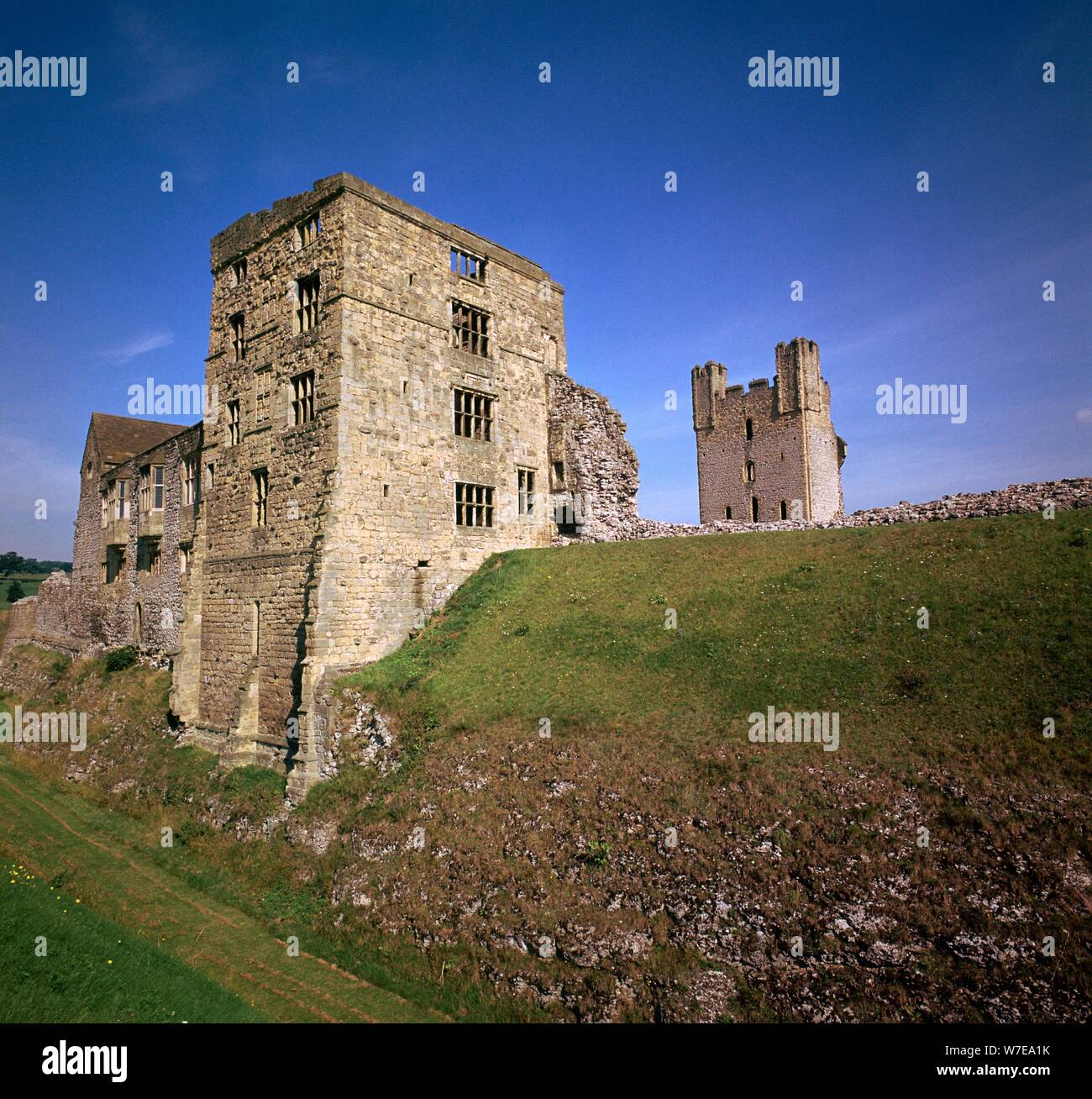 12th century buildings hi-res stock photography and images - Alamy