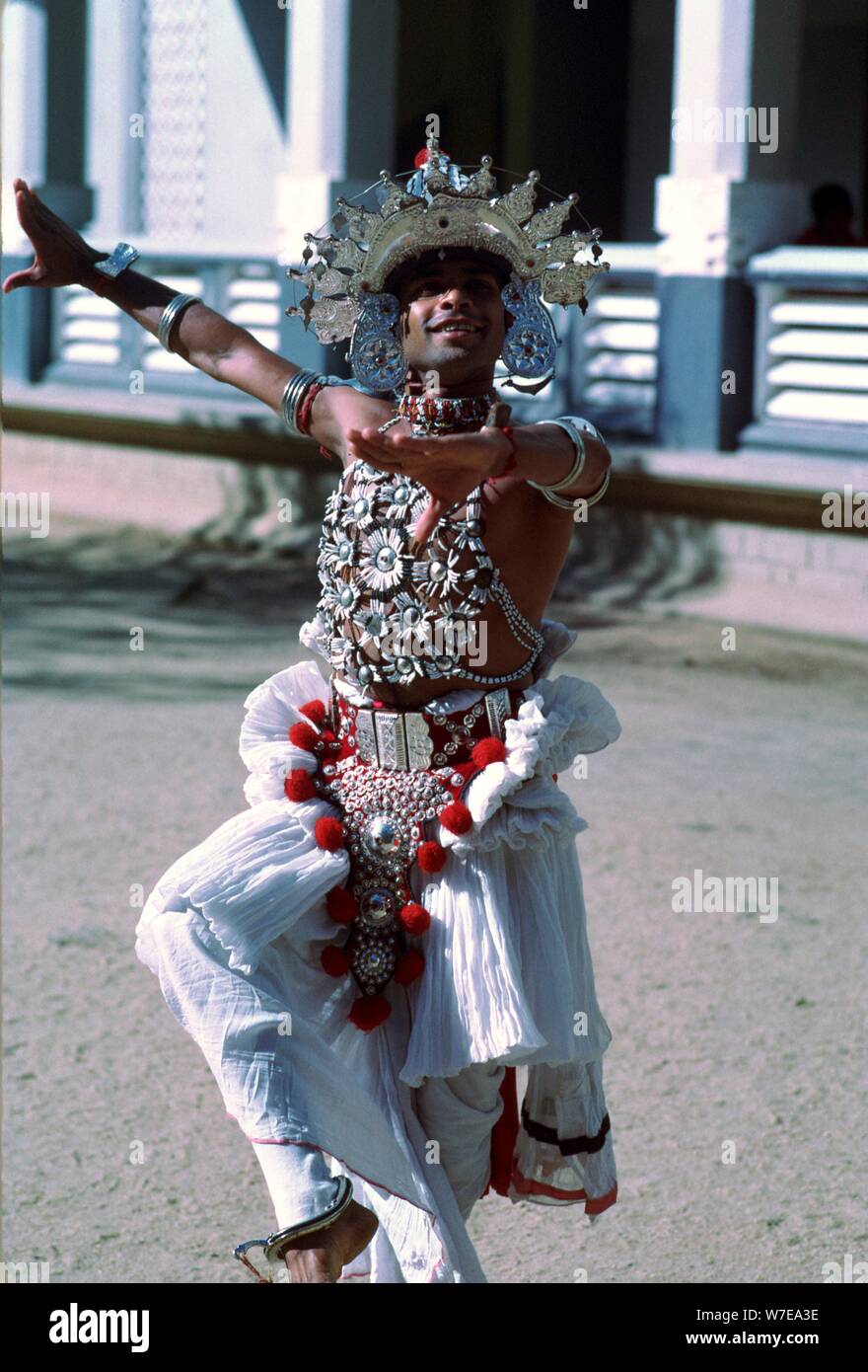 Sri lankan dancer hi-res stock photography and images - Alamy