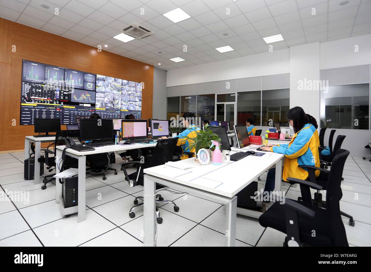 Logistics control room hi-res stock photography and images - Alamy