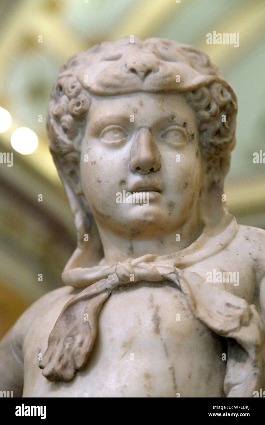 Hercules statue boy hi-res stock photography and images - Alamy