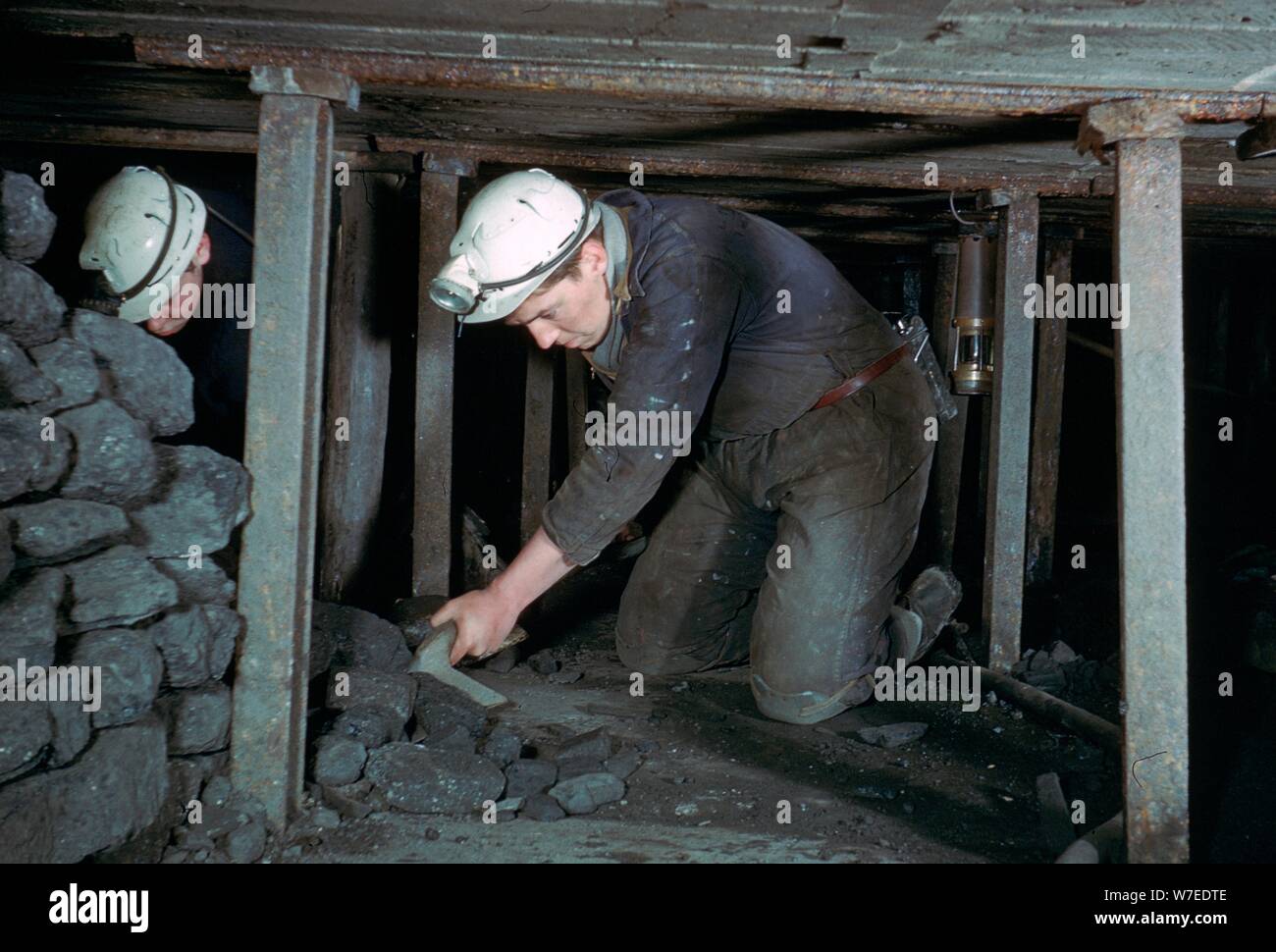 Loading coal onto conveyer hi-res stock photography and images - Alamy