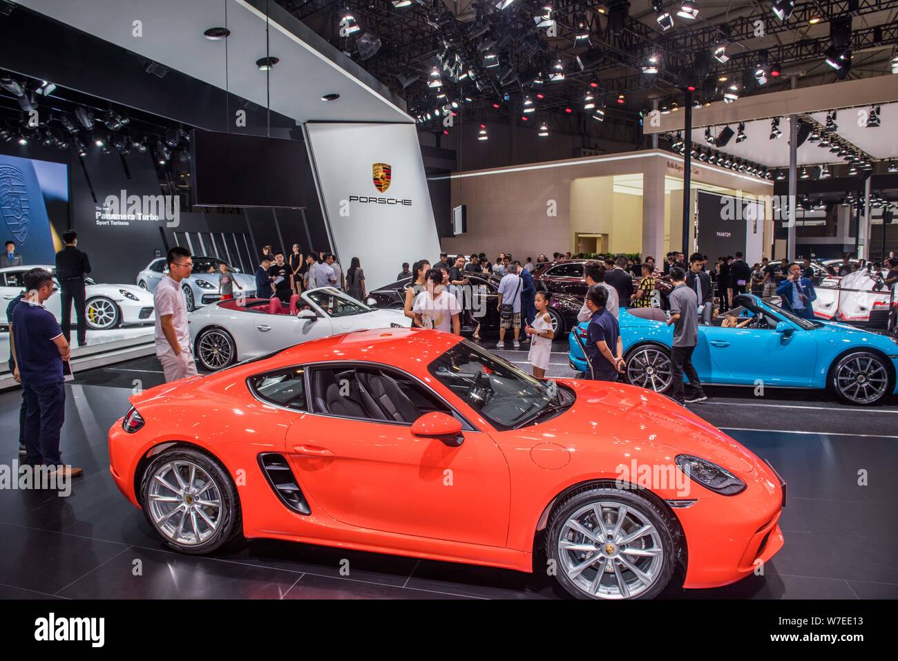 Porsche show stand hi-res stock photography and images - Alamy