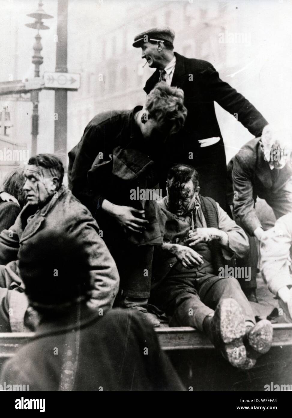 Bombing of london in world war ii hi-res stock photography and images ...