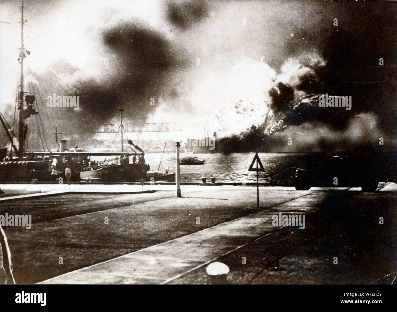 Pearl harbor 1941 ships hi-res stock photography and images - Alamy