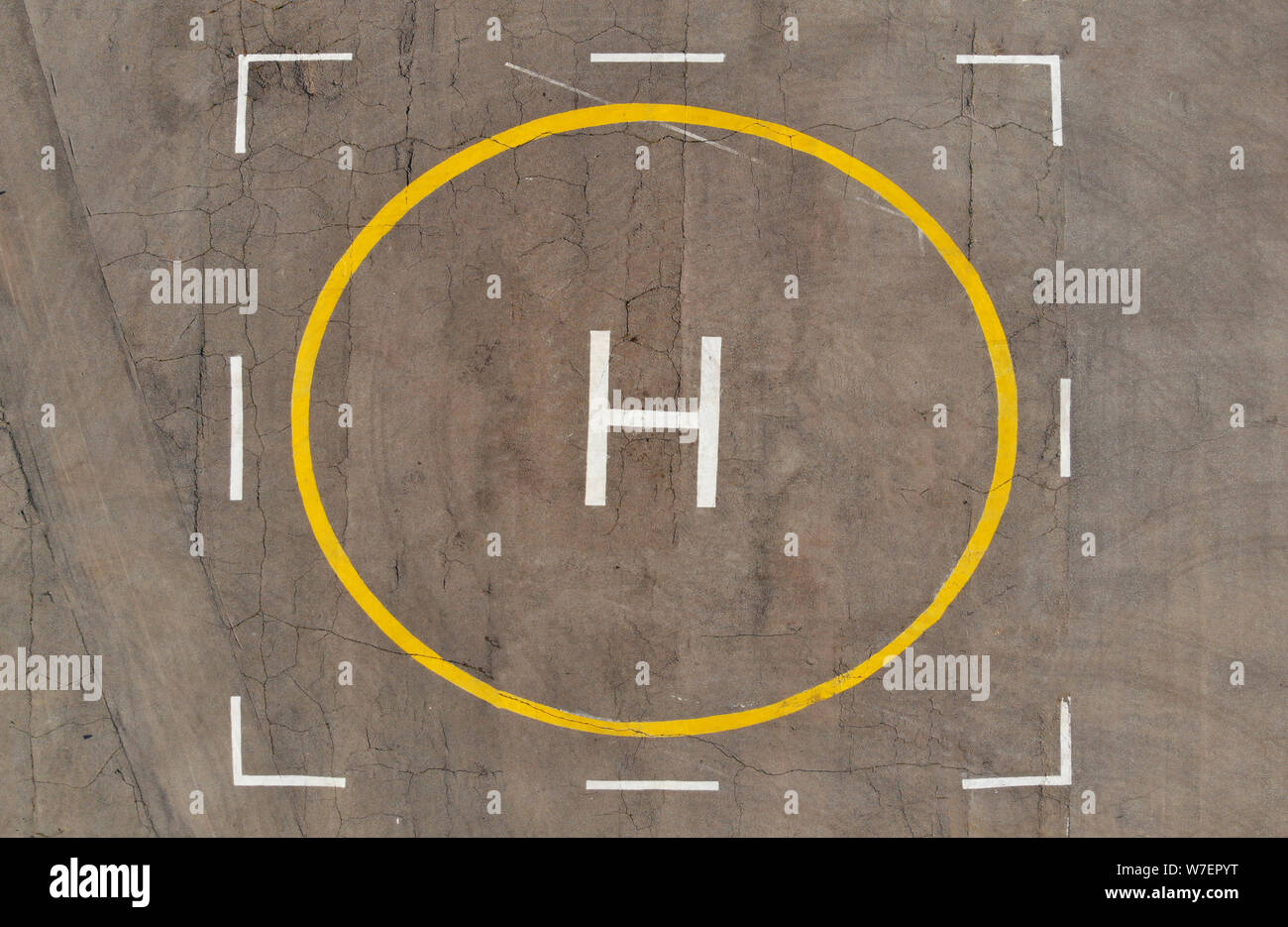 Rooftop helicopter landing pad helipad hi-res stock photography and ...