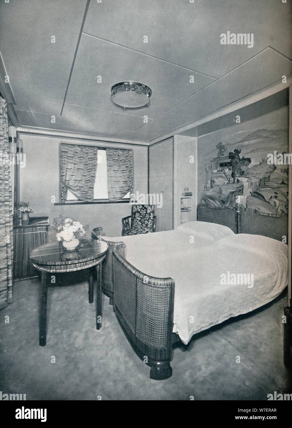 Ship interior cabin hi-res stock photography and images - Alamy