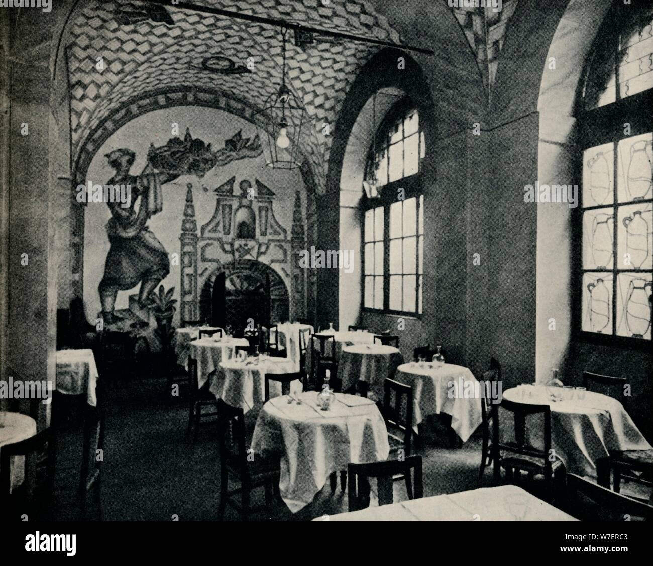 White restaurant 1920s hi-res stock photography and images - Alamy