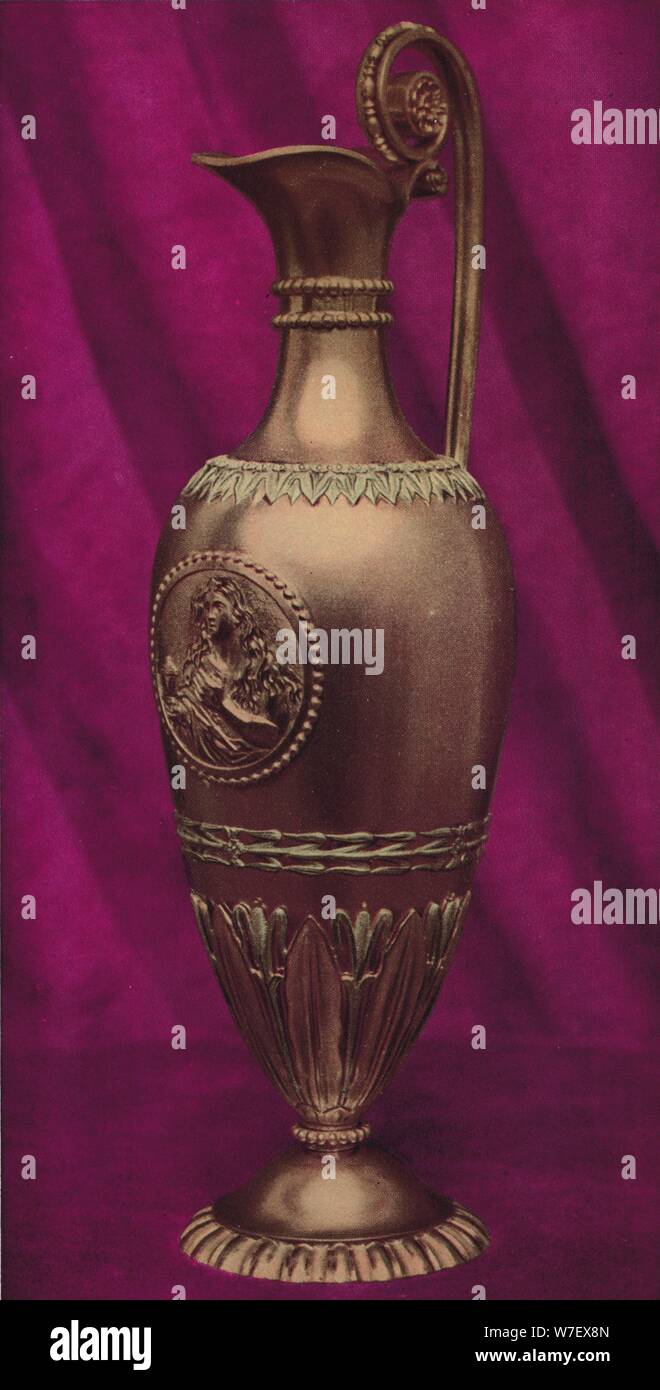 Ampulla with gold hi-res stock photography and images - Alamy