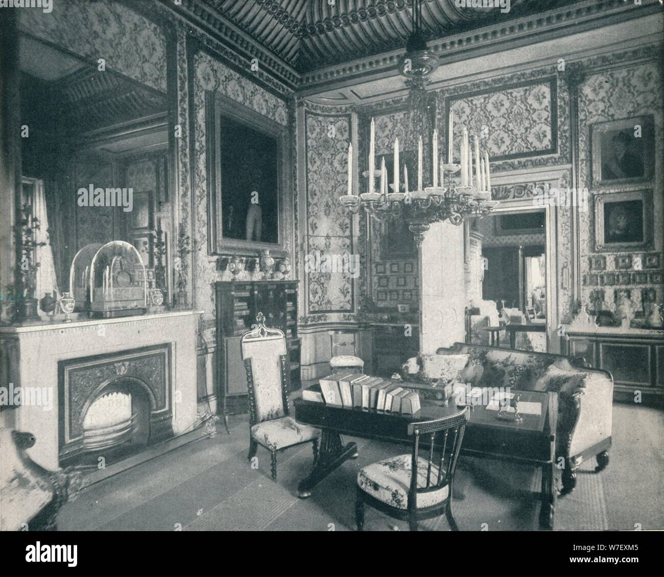 Study fireplace hi-res stock photography and images - Alamy