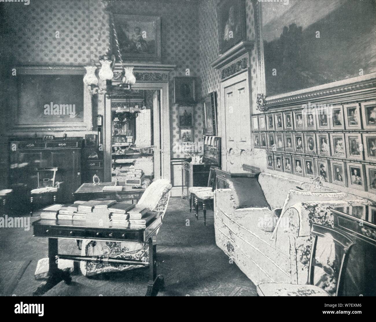 Interior gallery london architecture hi-res stock photography and ...