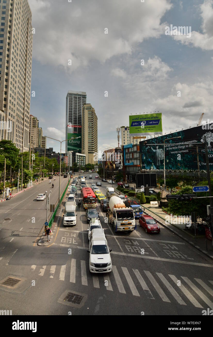 Bangkok asoke building hi-res stock photography and images - Alamy