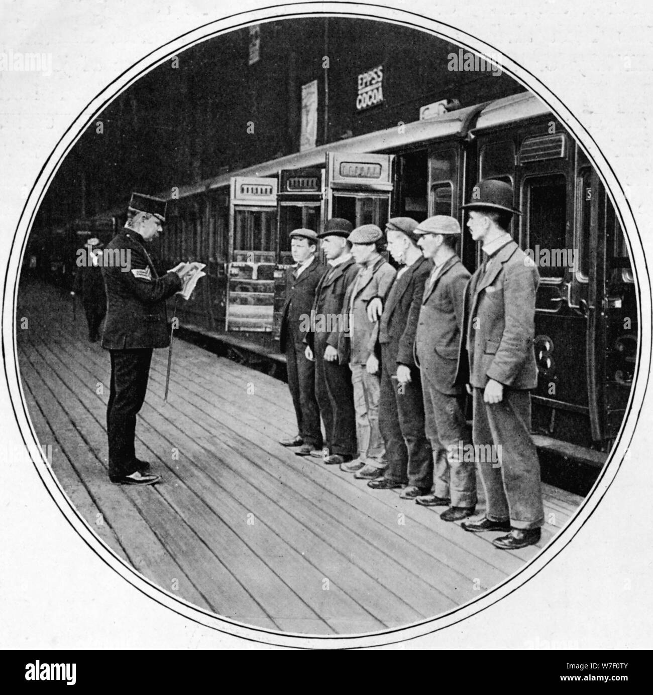 Victorian train people hi-res stock photography and images - Alamy