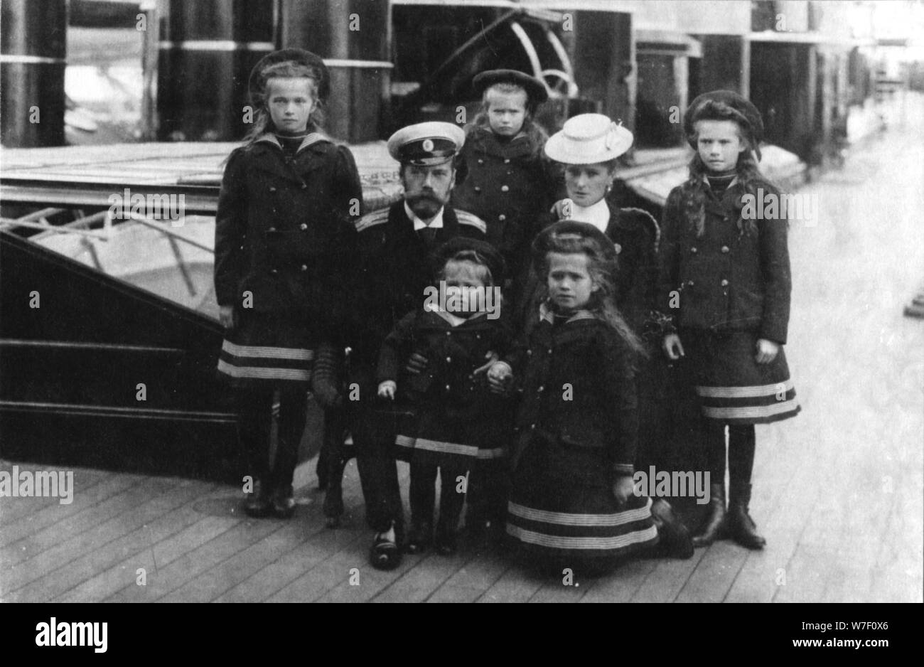 Tsar Nicholas II and Tsarina Alexandra of Russia and their children ...