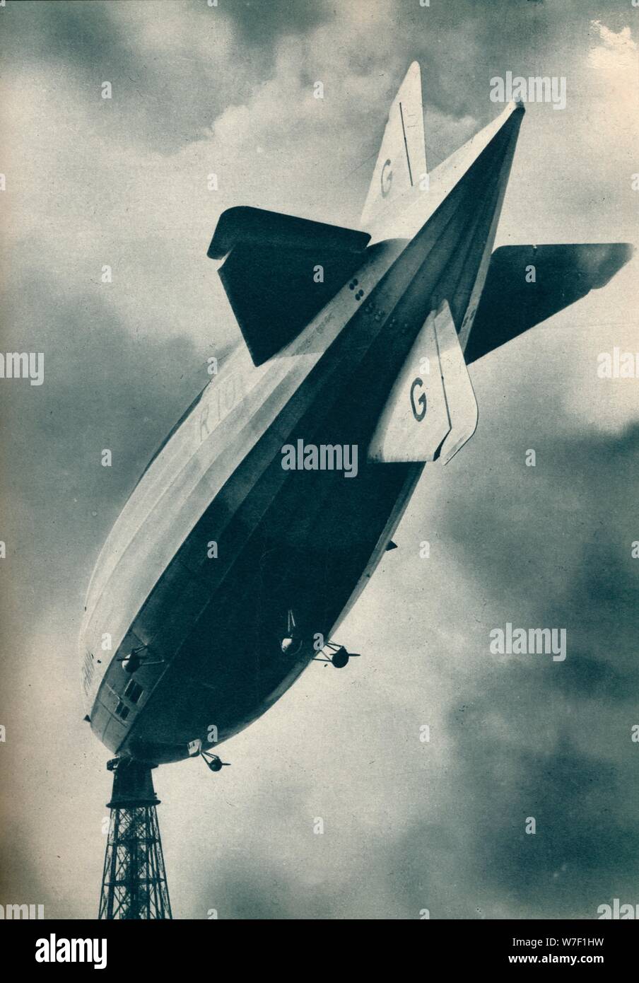 Airship r101 hi-res stock photography and images - Alamy