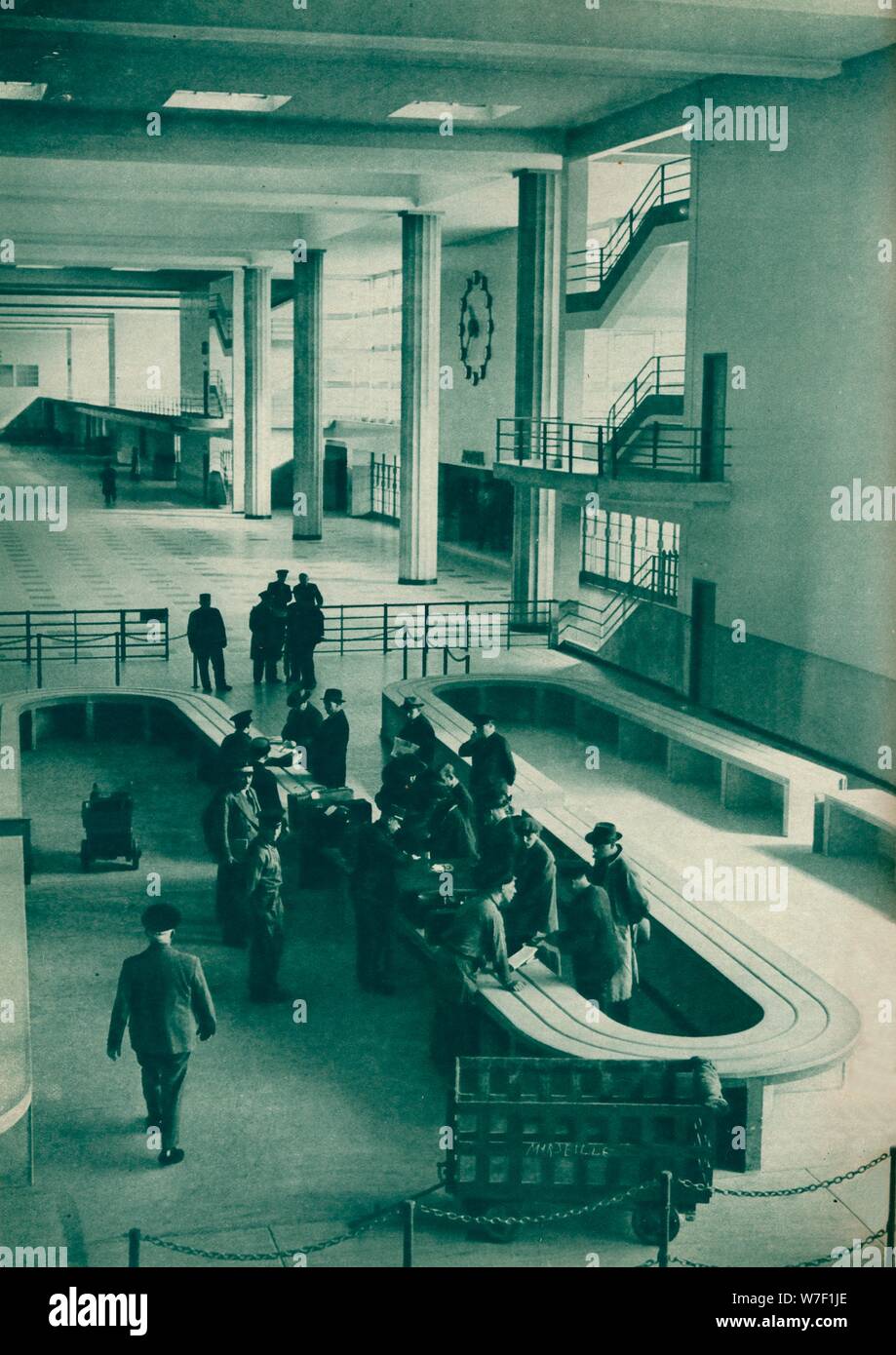 Customs airport france hi-res stock photography and images - Alamy