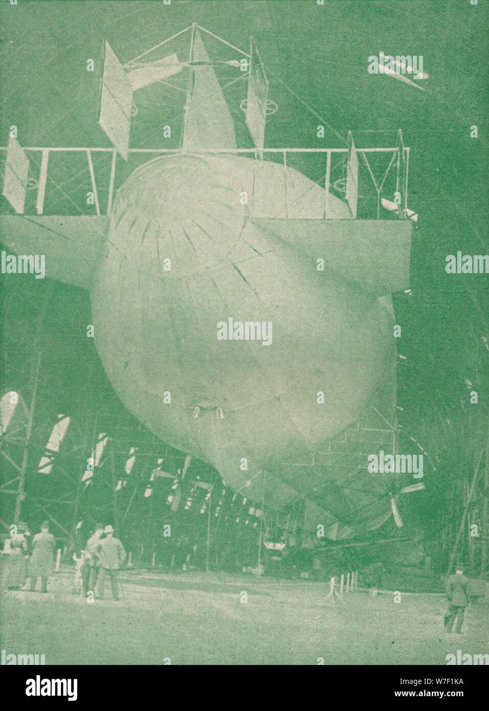 Zeppelin interior hi-res stock photography and images - Alamy