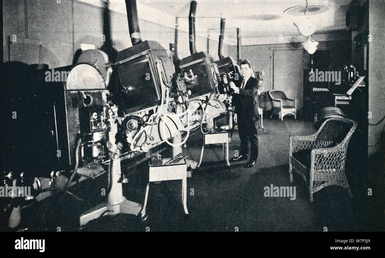 1920s movie theater interior hi-res stock photography and images - Alamy