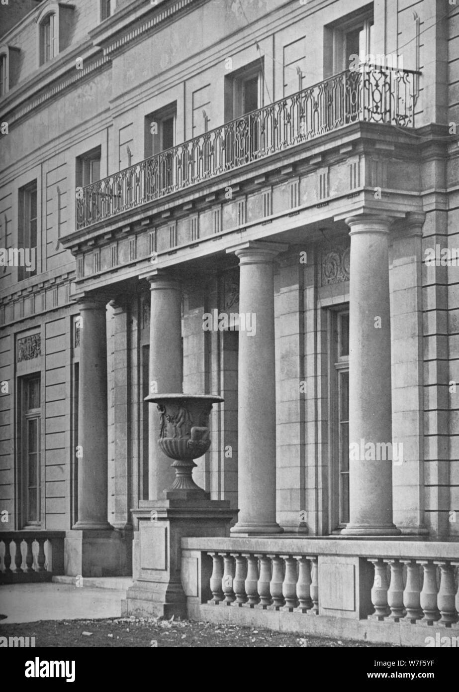 Chicago life insurance building hi-res stock photography and images - Alamy