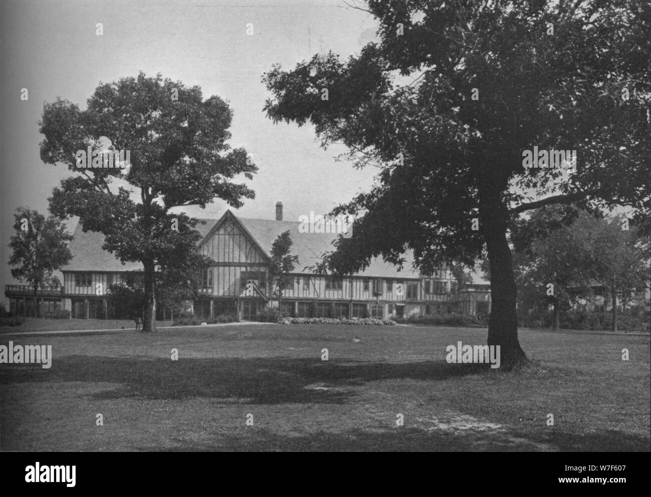 Front elevation of the clubhouse, Glen View Club, Glenview, Illinois ...