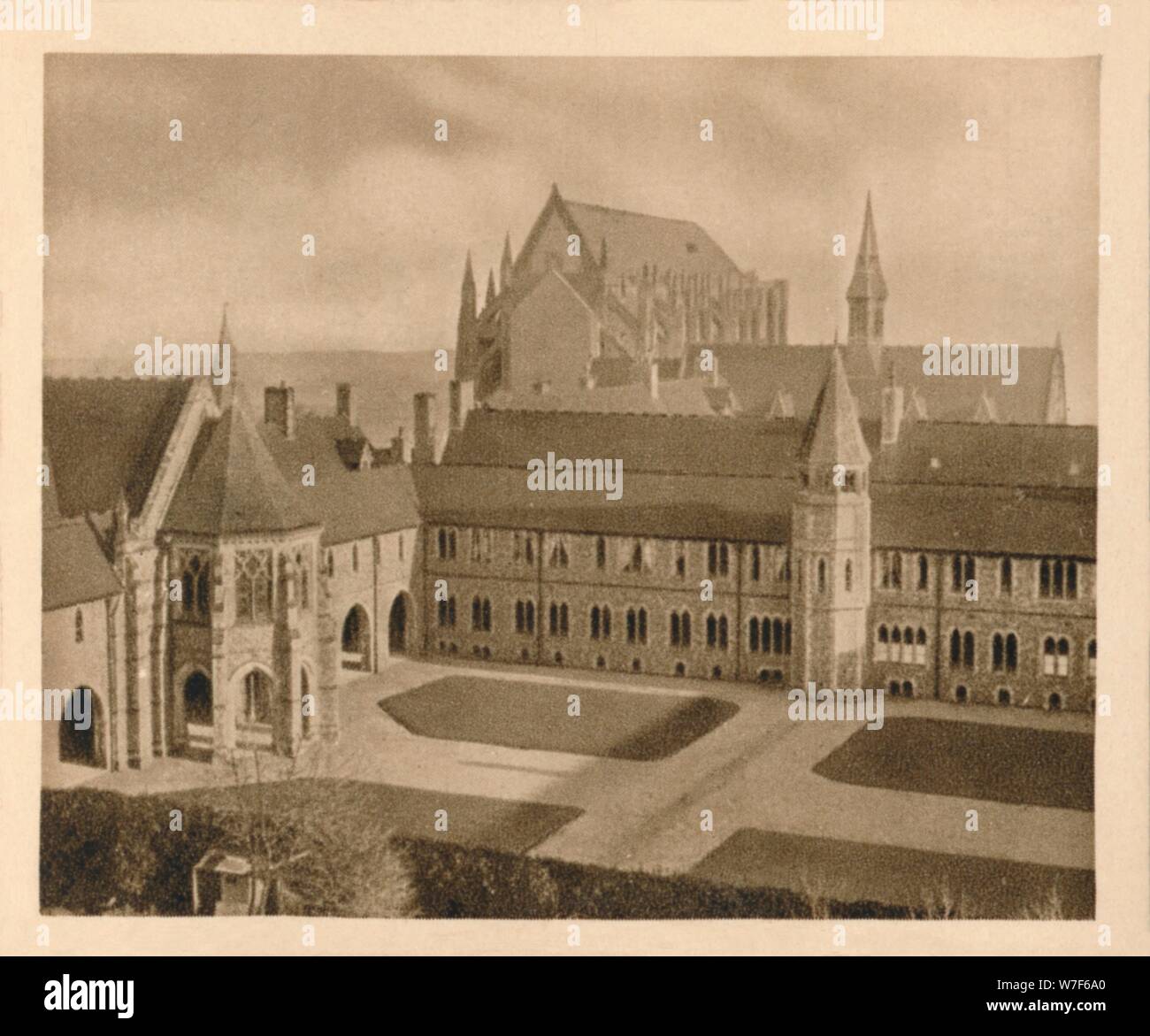 British college 1920s hi-res stock photography and images - Alamy