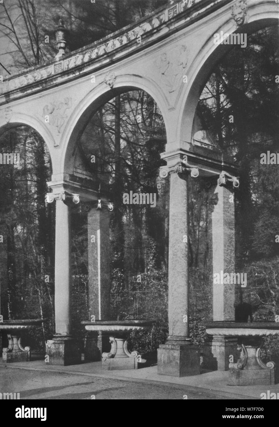 Versailles france exterior Black and White Stock Photos & Images - Alamy