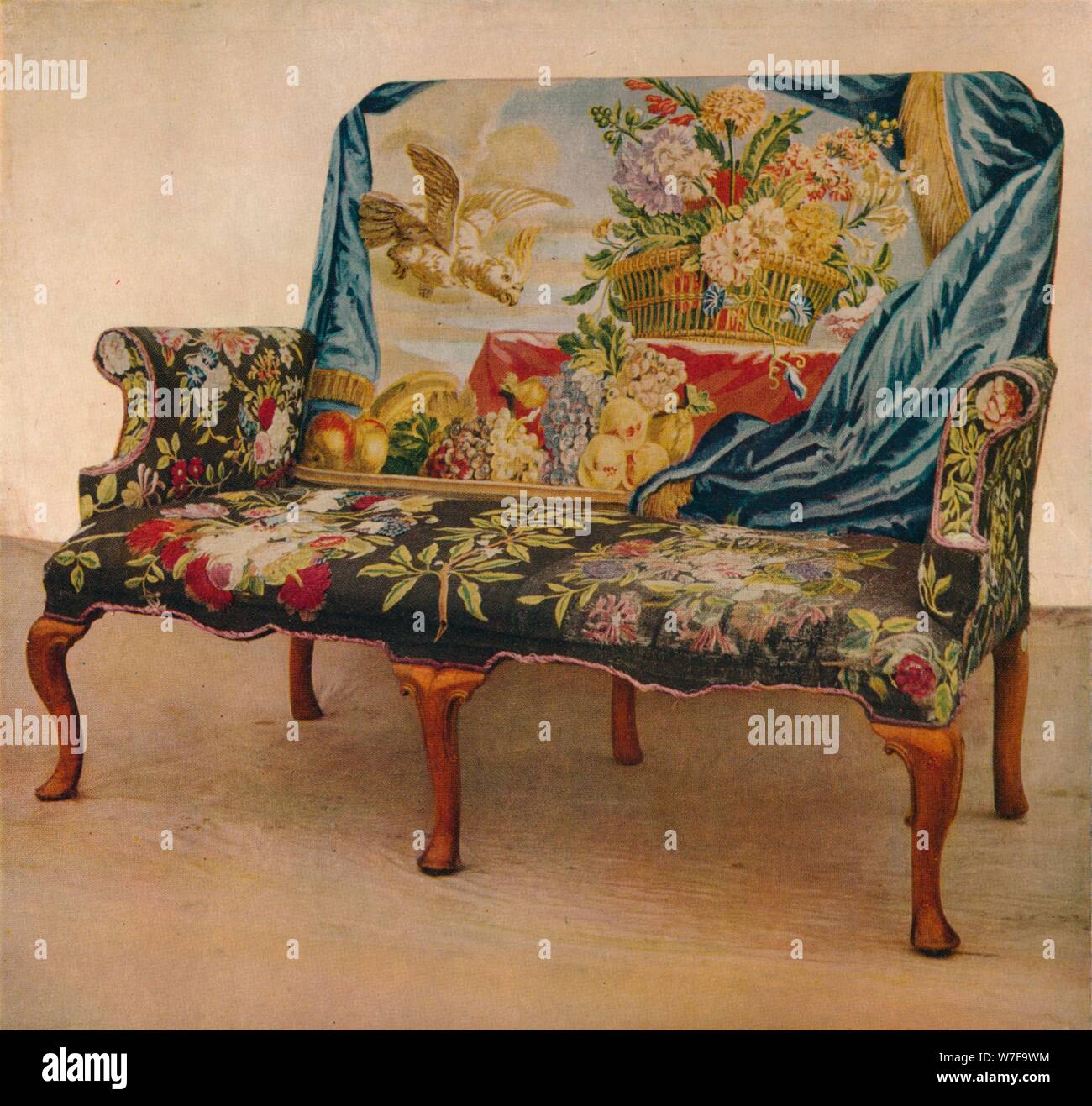 Tapestry settee hi-res stock photography and images - Alamy