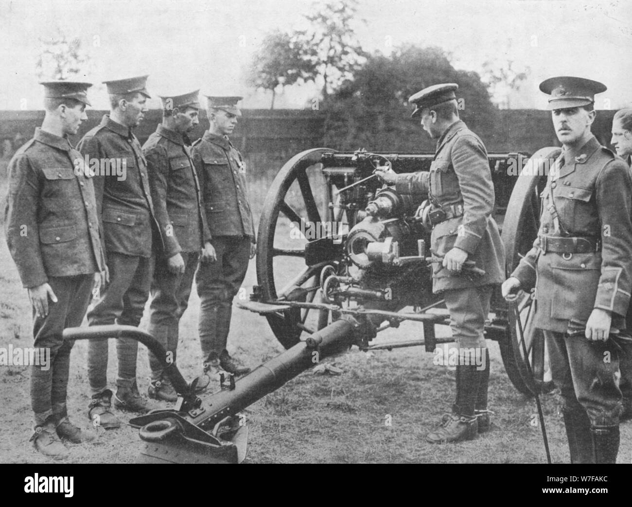 18 pounder gun hi-res stock photography and images - Alamy