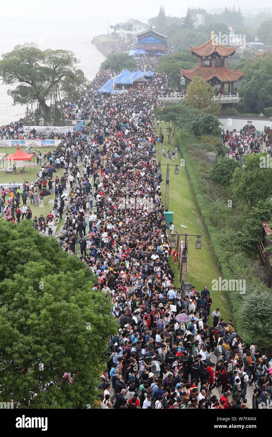 Tidal bore hi-res stock photography and images - Alamy