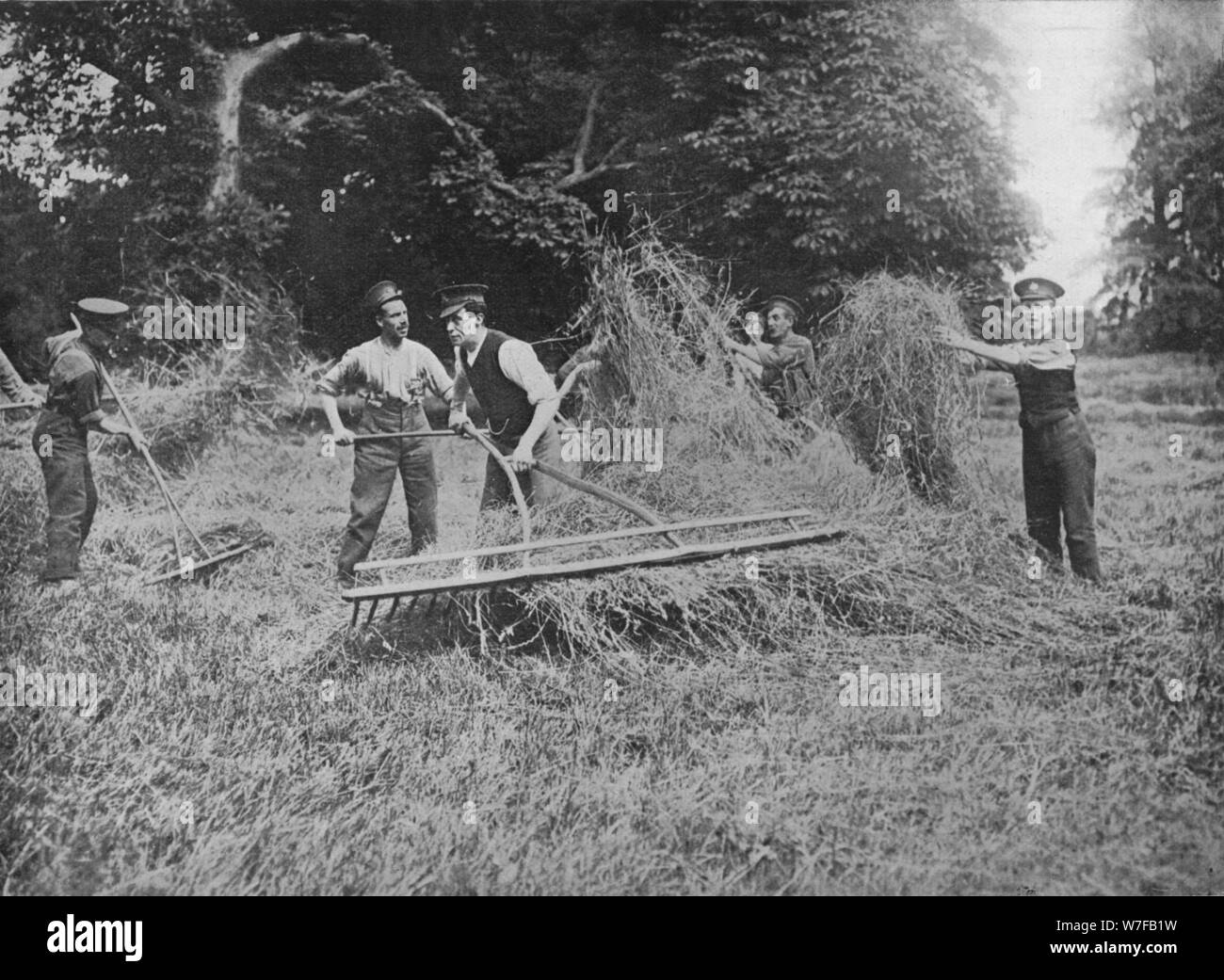 Farmers and soldiers hi-res stock photography and images - Alamy